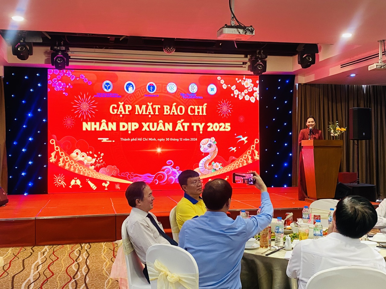 Gặp mặt báo chí nhân dịp Xuân Ất tỵ 2025 | Viện Pasteur TP.HCM | Phục vụ sức khỏe cộng đồng